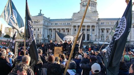 El Sutna movilizó a Trabajo en defensa del salario y contra los despidos